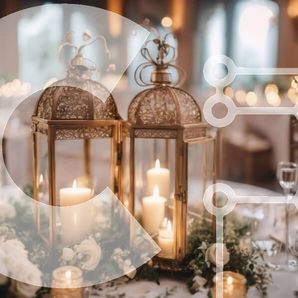 Centro de mesa de recepción de bodas elegante con linternas doradas ...