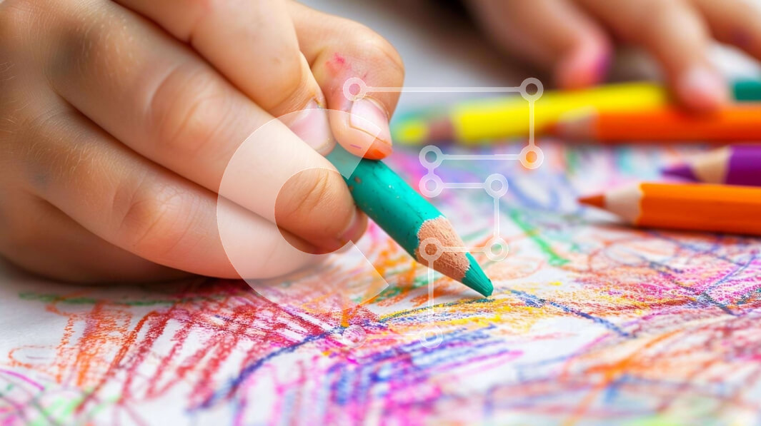 Criança desenhando com lápis de cor banco de imagens | Creative Fabrica