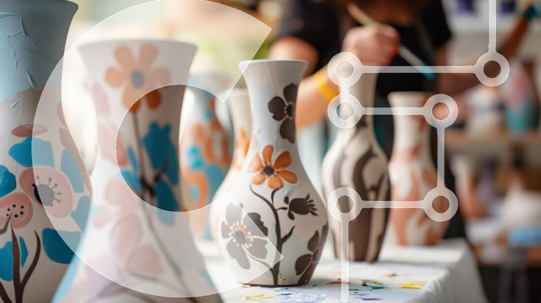 Escena Artística: Mujer Pintando Jarrones de Cerámica fotos de archivo ...