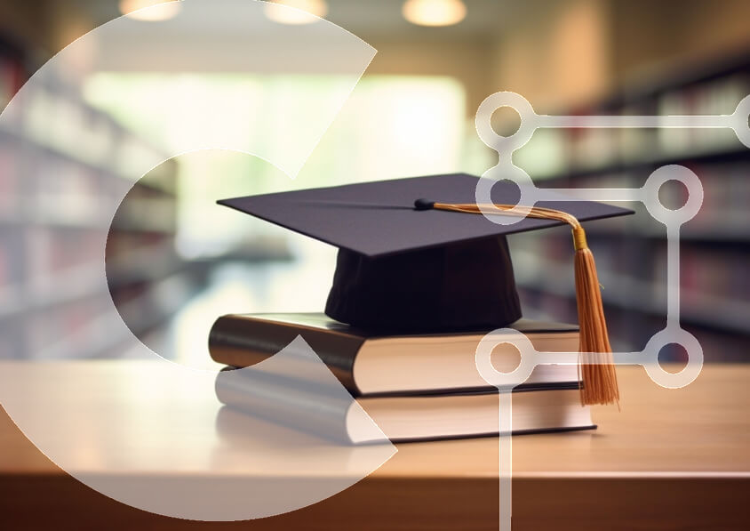 Image symbolique de remise des diplômes avec toque et livres photo ...