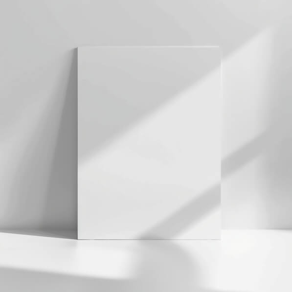 Baixe Pôster em Branco em Sala Espaçosa Mockups - Creative Fabrica