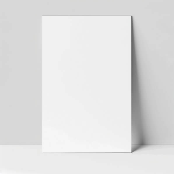 Descarga Póster blanco en blanco sobre mesa para maquetas de diseño ...