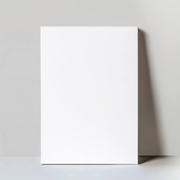 Descarga Póster blanco en una pared gris vacía Mockups En Línea ...
