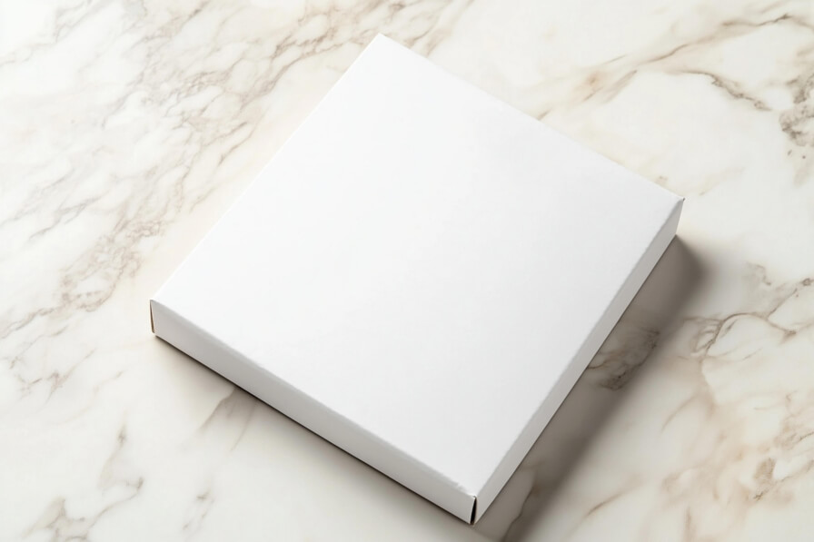 Download Eenvoudige witte doos op marmeren oppervlak Mockups online op ...