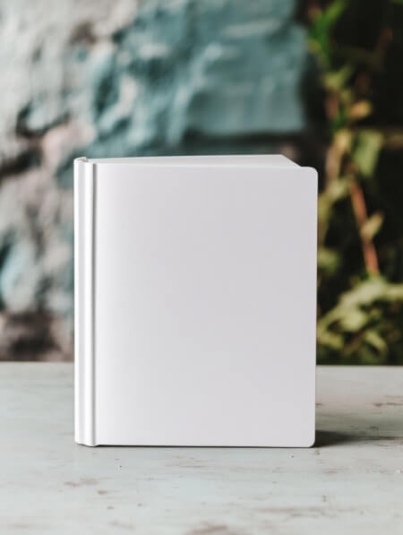 Descarga Libro blanco minimalista sobre superficie de madera Mockups En ...