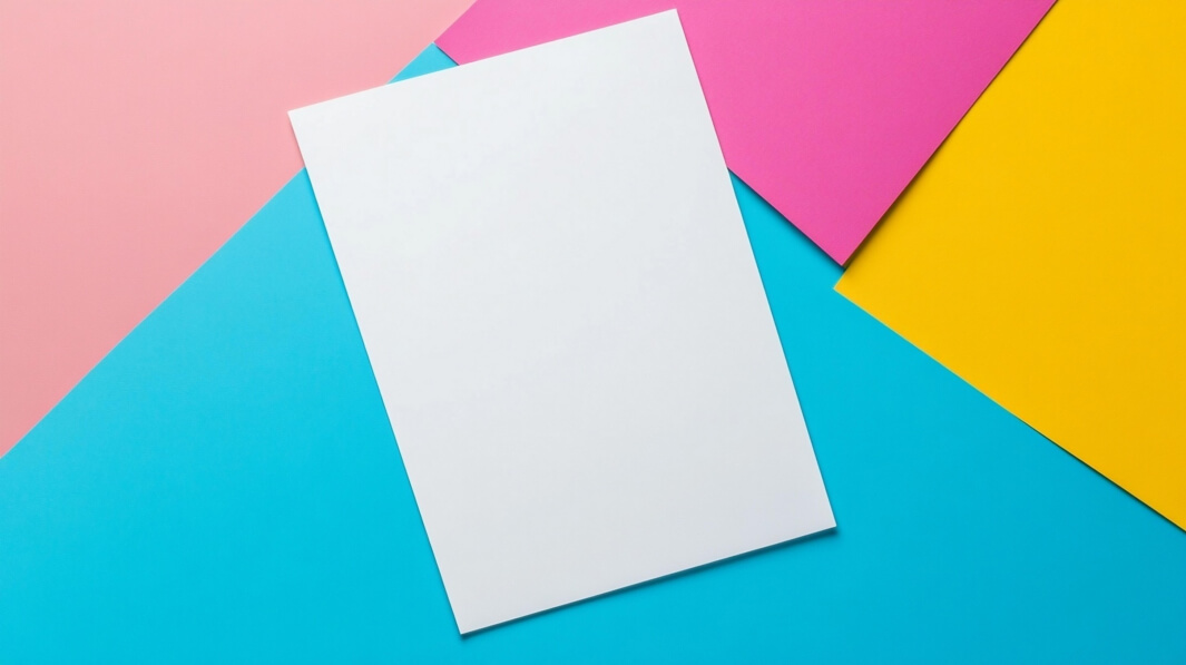 Scarica Carta bianca su sfondo colorato Mockups Online - Creative Fabrica